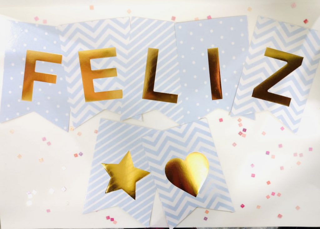 Banderin Feliz Cumple Letra Oro Diseños celestes - Cotillón Tienda Petete